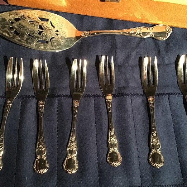 Antique Victorian Holy Bible. Large Family Bible Containing Old and New ...