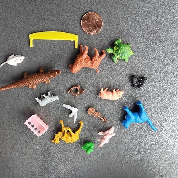 12pcs VINTAGE PLASTIC MINIATURES Mystery Mix Tiny Toys Lucky Dip Old ...