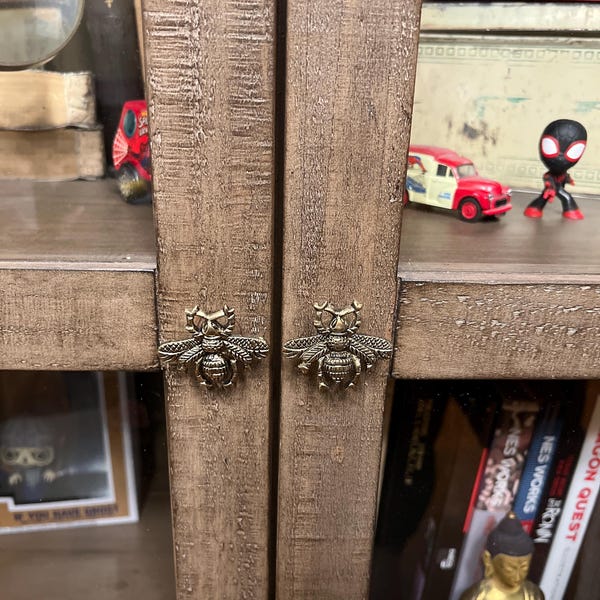 Rustic Antique Gold BEE Knob - Drawer Pull - Cabinet - Metal ~ Nature ...