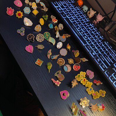 Framed Collection Complete Pokemon Badges Kanto/johto/hoenn/sinnoh ...