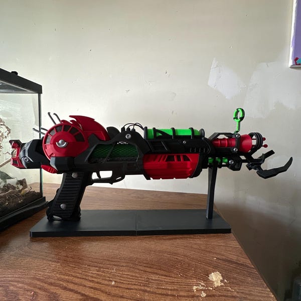 UFO Alien Abduction Silver LED Desk Lamp, Nightlight or Alien Decor ...