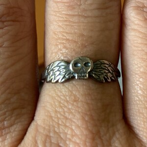 Mini Taphophile ring in sterling silver winged skull | Etsy