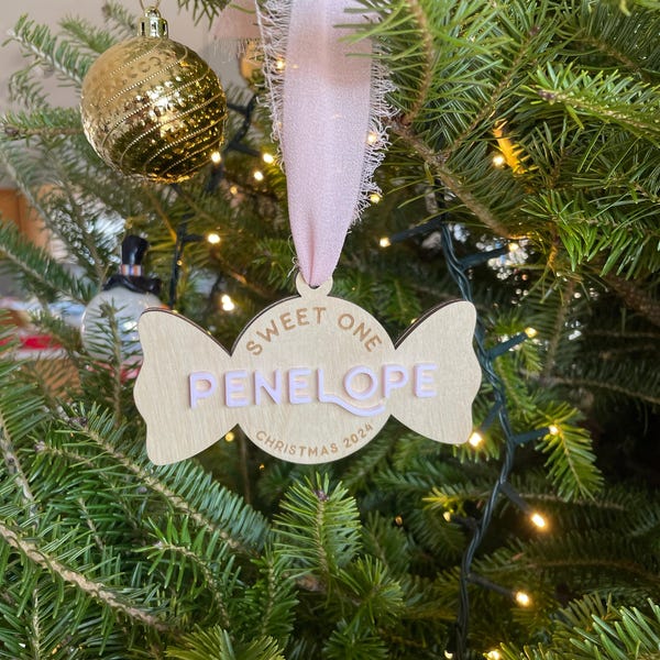 Hello World Scalloped Sign for Newborn Photos - Etsy