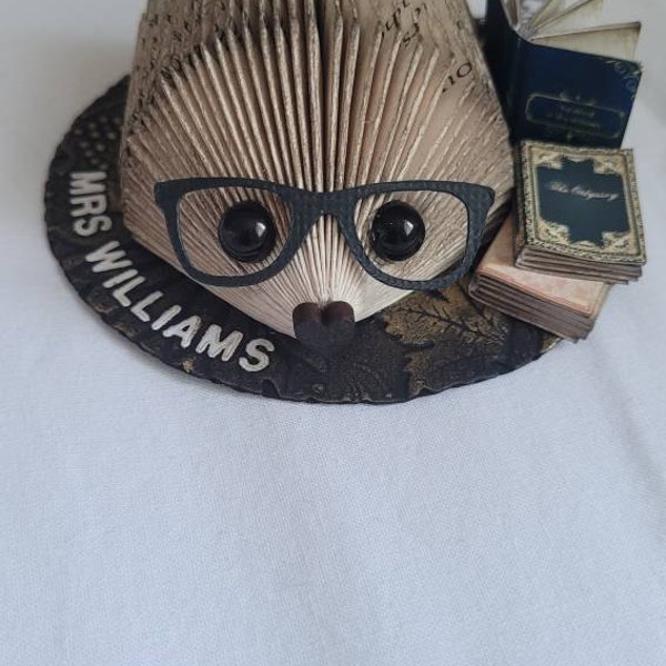 Small Personalised Library Hedgehog / Teacher’s Gift - Etsy UK