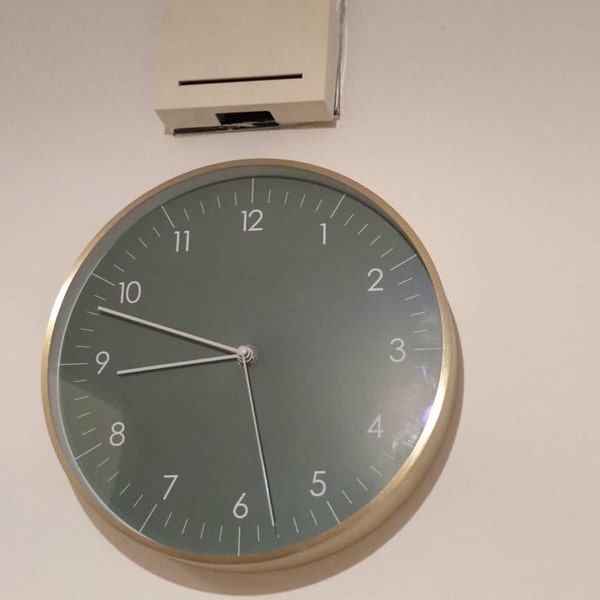 Simple, Silent Wall Clock With Second Hand Without Ticking, Wall ...
