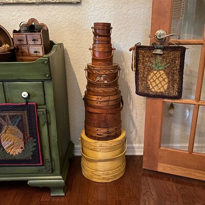 Star / Large Metal Mustard Yellow Star Mounted on A Metal Pedestal and ...