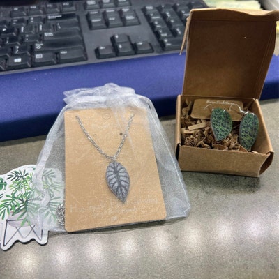 Plant Leaf Necklace/ Realistic Botanical Necklace / Plant Lover's Gift ...