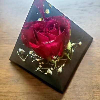 Red Rose Resin Pyramid Paperweight Keepsake Real Flower Home Decor ...