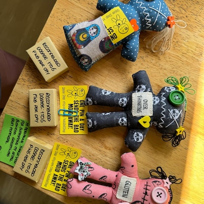 Keychain/charm Stress Relieve Voodoo Doll With Back Pocket Dammit Doll ...