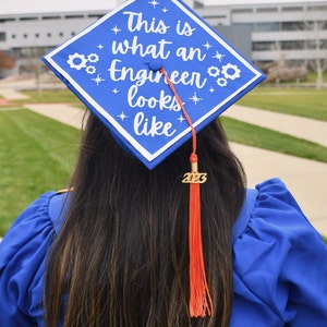 Personalized This is What an Engineer Looks Like Graduation Cap Topper ...