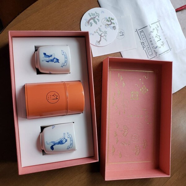 Wolf Tea Moss Exclusive Canister / Tea Collection - Biluochun Green Tea ...