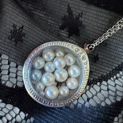 Open an Oyster With Pearl Natural Color Akoya Saltwater Oyster, Pick a ...