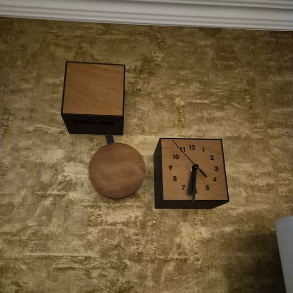 Reverse Wall Clock Time Reversal Round Funny Clock Backwards Running ...