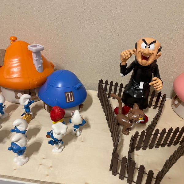 Smurfs Diorama - Gargamel & Azrael Figure, Collectible Smurfs Display ...