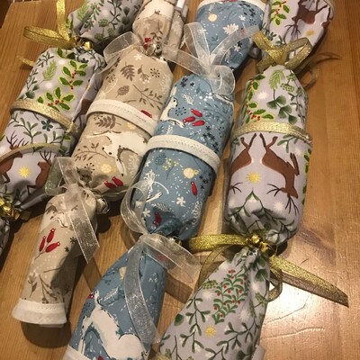 Deluxe Gold & Green Mistletoe Fabric Reusable Crackers Set of 6 ...