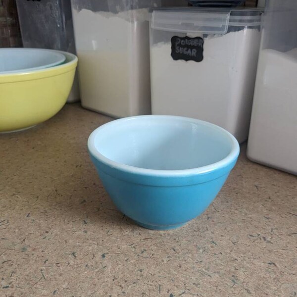 Vintage 1950s -- Pyrex -- Lime Green -- 8 Inch Cake Dish -- Round Glass ...