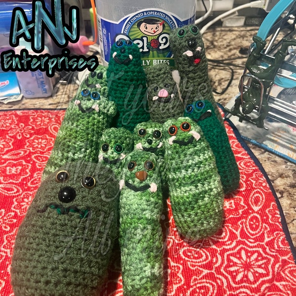Adorable Emotional Support Pickle Crochet PATTERN With Gift Tags ...