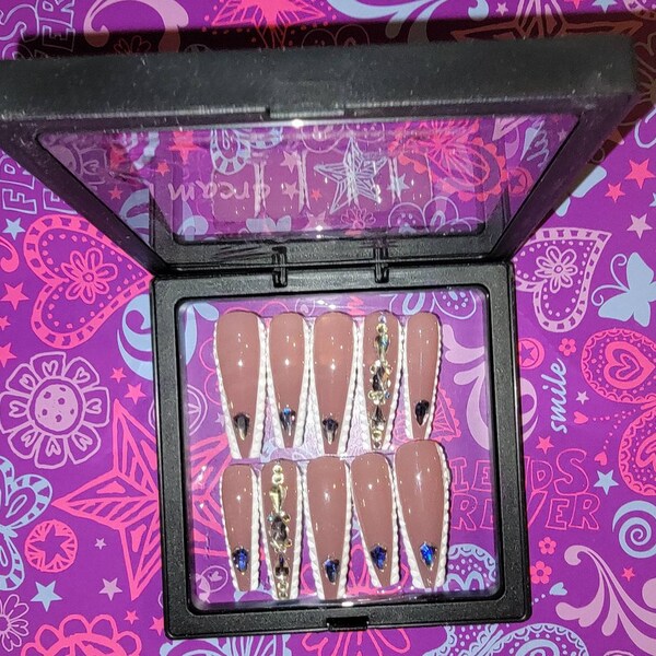 Various Different Traced Outline Fill in Color Nail Paint Template ...