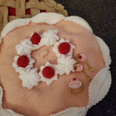 Made to Order: Cake Beret - Etsy