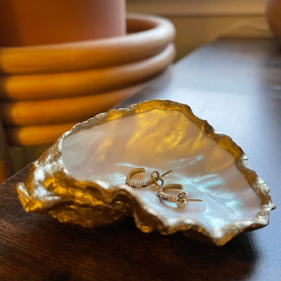 White and Gold Oyster Shell Ring Dish Ring Holder Ring Bowl - Etsy