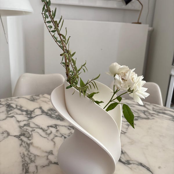 Abstract Flower Vase for Mantel, Modern Wavy Vase With Layered Design ...