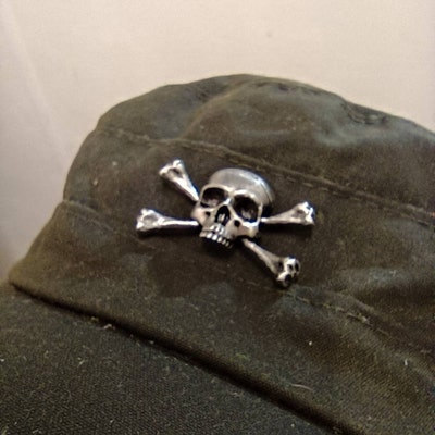 Skull and Crossbones Pin/badge - Etsy