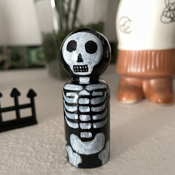 SPOOKY SET of Halloween Peg Dolls, Classic Characters, Shelf Decor ...