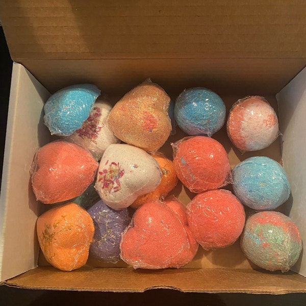 18 BATH BOMBS Set Great Gift for Her Heart Shaped Bath Bombs, Round Bath Bombs, Assorted Colors ...