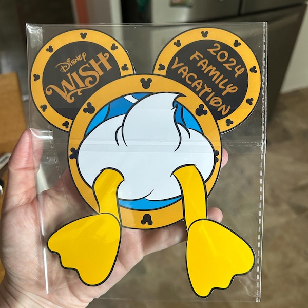 Mickey Mouse or Donald Duck Stuck in a Porthole Disney Cruise Line ...