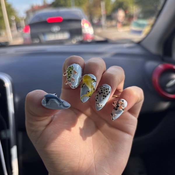 League of Legends Jinx Nail Art, Pink & Blue Graffiti Stiletto Nails ...