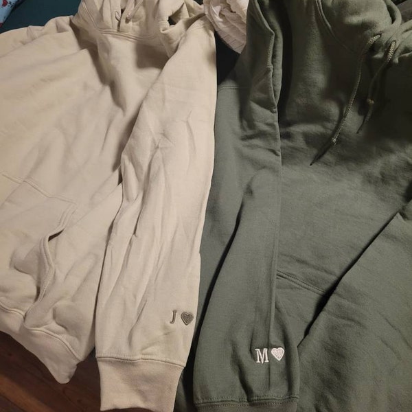 EMBROIDERED Dog Mom With Paw Sweatshirt, Dog Mama Crewneck, Aesthetic ...