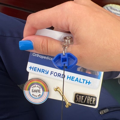 Gold Femur Lapel Pin CC510G Anatomy and Anatomical Pins Leg Bone, Bone ...