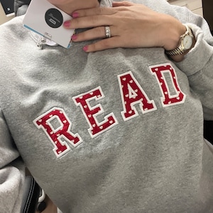 Romantasy Reader Sweatshirt / Fantasy Romance Reader Merch / Bookish ...