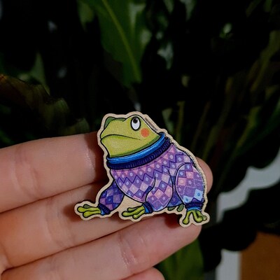Cosy Frog in a Sweater Cottagecore Wildlife Reptiles Wooden Pin Gift ...