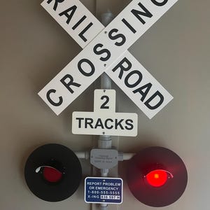 RAILROAD TRAIN CROSSING Signal Sign Kit With Flashing Led Lights Wall ...