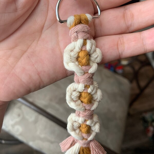 Macrame Daisy Keychain - Etsy