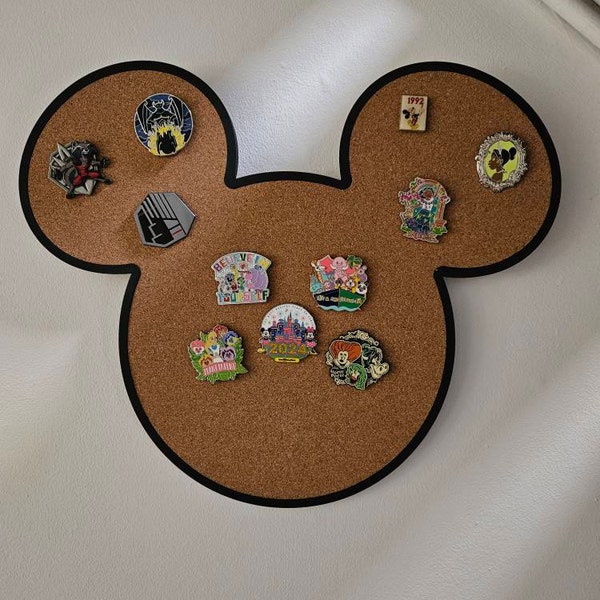 Disney’s Mickey Mouse , Minnie Mouse Pin Board, Disney Pin Trading ...