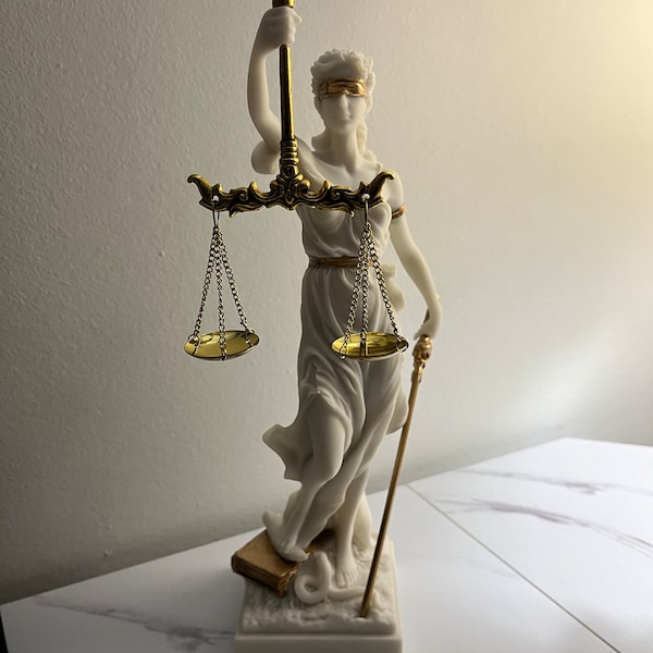 Blind Goddess of Justice Themis Lady Justica Statue Sculpture Figure ...