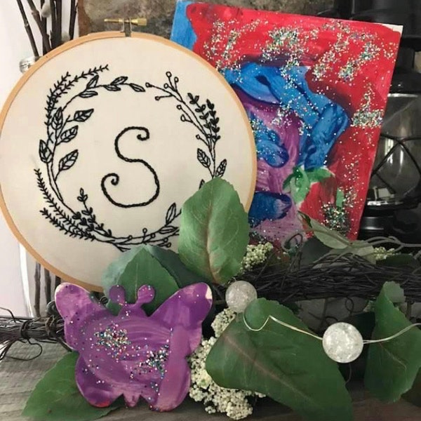 Monogram Wreath Hand Embroidery Pattern With Complete Alphabet ...