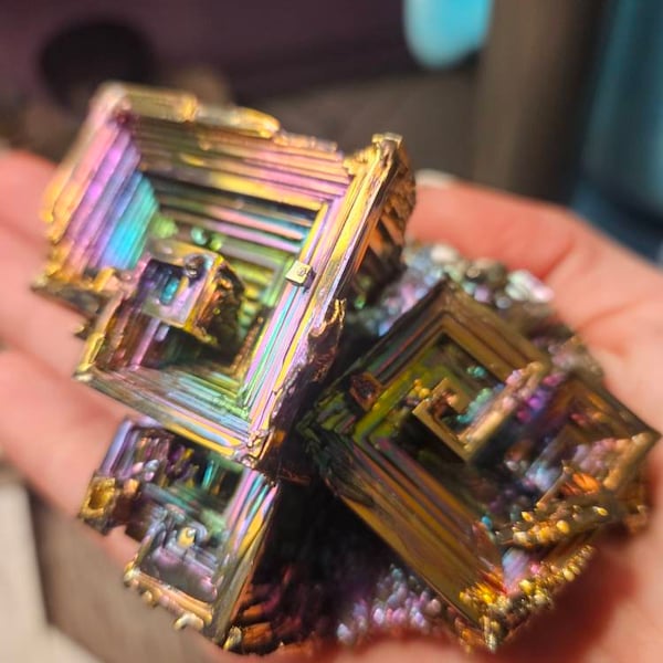 Beautiful Giant Colorful Bismuth Crystal - Quantity - 1 - Size - 11.5cm ...