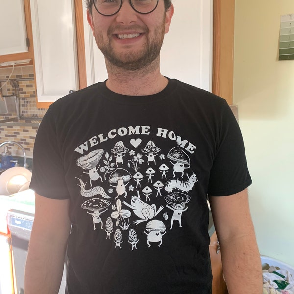 WELCOME HOME Tshirt - Cute Mushroom / Retro Hippie 70s Style ...
