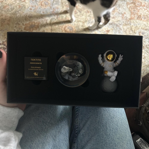 Meteorite Specimen Crystal Ball and Astronaut Model,desktop Decoration ...