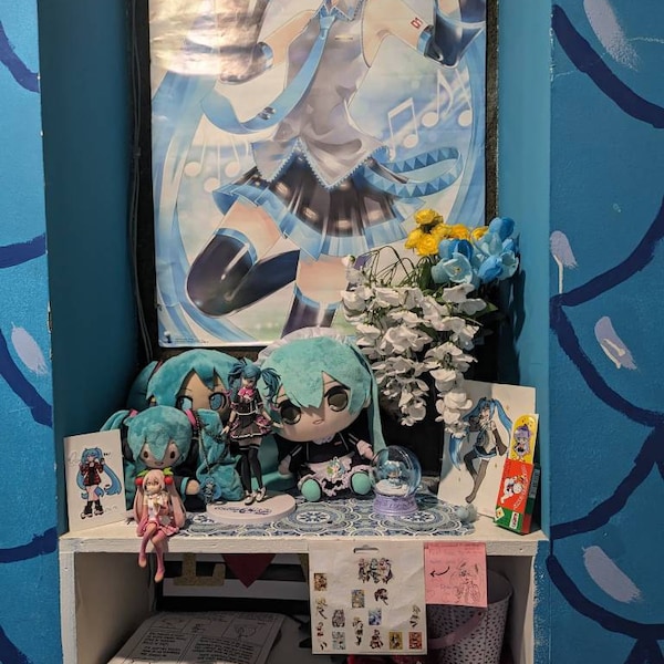 Midwestern Miku | 2 PIECE Sticker Pack | Vinyl Matte Die-cut Stickers ...