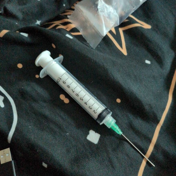 Retractable Stunt Syringe - Realistic Film Prop for Medical Scenes ...