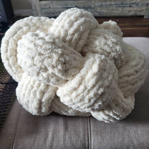 Knot Pillow Pattern • Beginner DIY Video Tutorial + PDF • Finger Knit ...