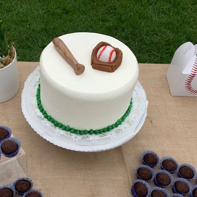 Fondant Baseball Cake Toppers, Baseball Bat, Baseball Glove and ...