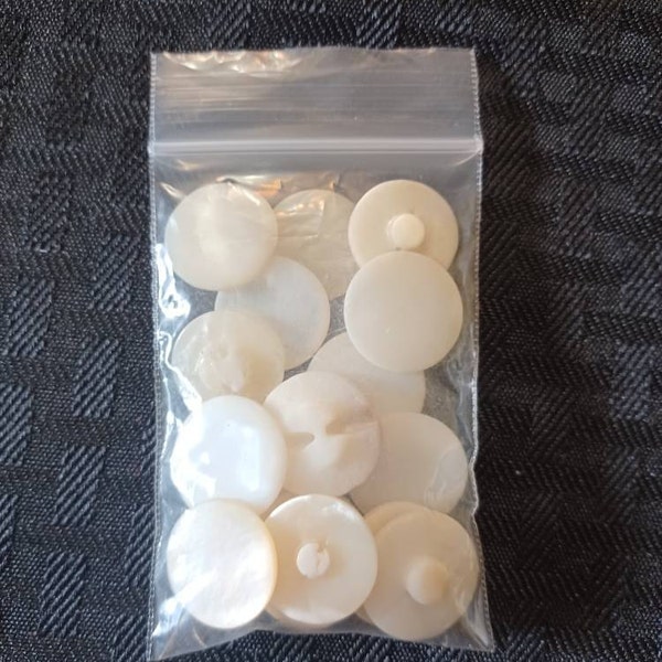 Mixed Lot of 100 Buttons New, Used and Vintage, Various Sizes & Types ...