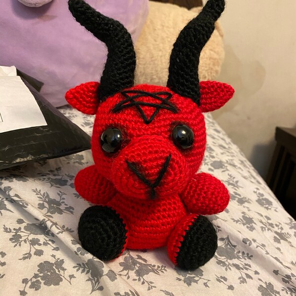 PATTERN - Lethal Company Inspired Hoarding Bug Pattern DIGITAL ONLY ...