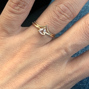 14K Gold Chevron Ring, Solid Gold Wedding Band, Stacking Ring, Wing ...