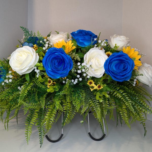 Guide to Greenery for Wreath Making, Wreath Making Greenery Tips, Beginner Wreath Maker Guide ...